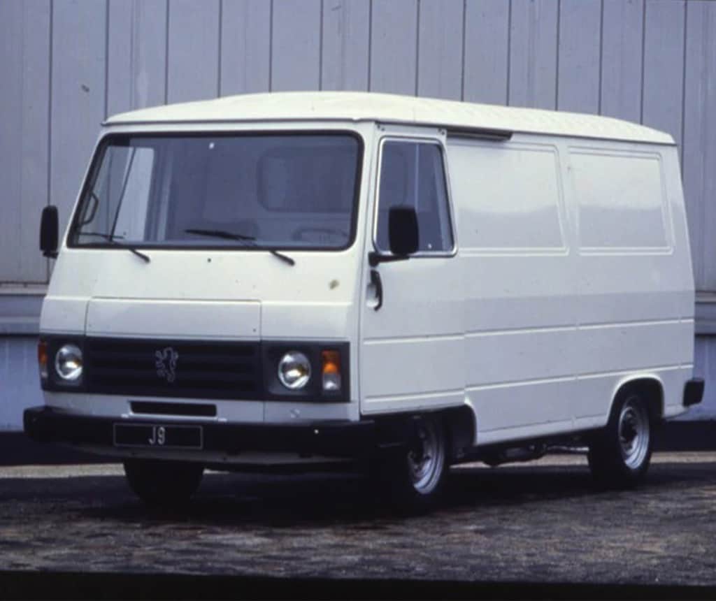 Découvrez l'histoire des véhicules utilitaires PEUGEOT.